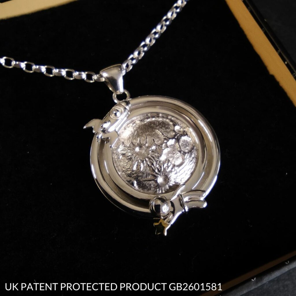 The Dark Side of the Moon 'Spaceman' Astronaut Spinning Pendant in ...