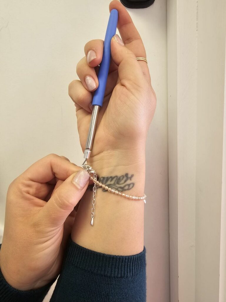 Easy Helper Pink Extending Bracelet and Necklace Fastening Tool - House ...